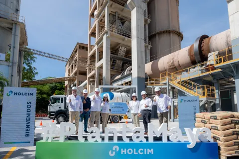 Holcim presenta nueva identidad corporativa e inaugura su segunda planta cementera